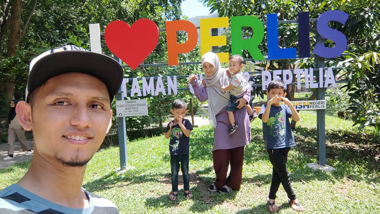 TAMAN ULAR DAN REPTILIA PERLIS - YouTube