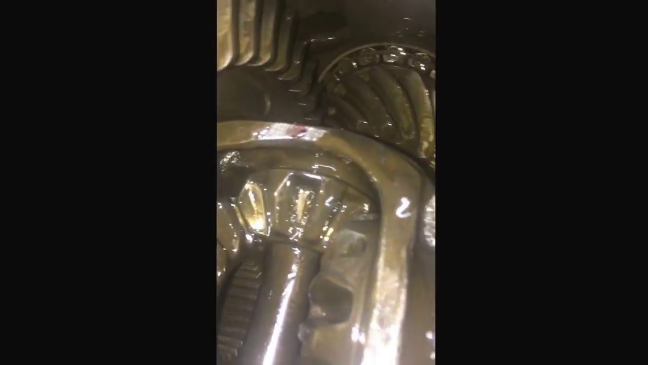 Discovery 2 front diff. - YouTube