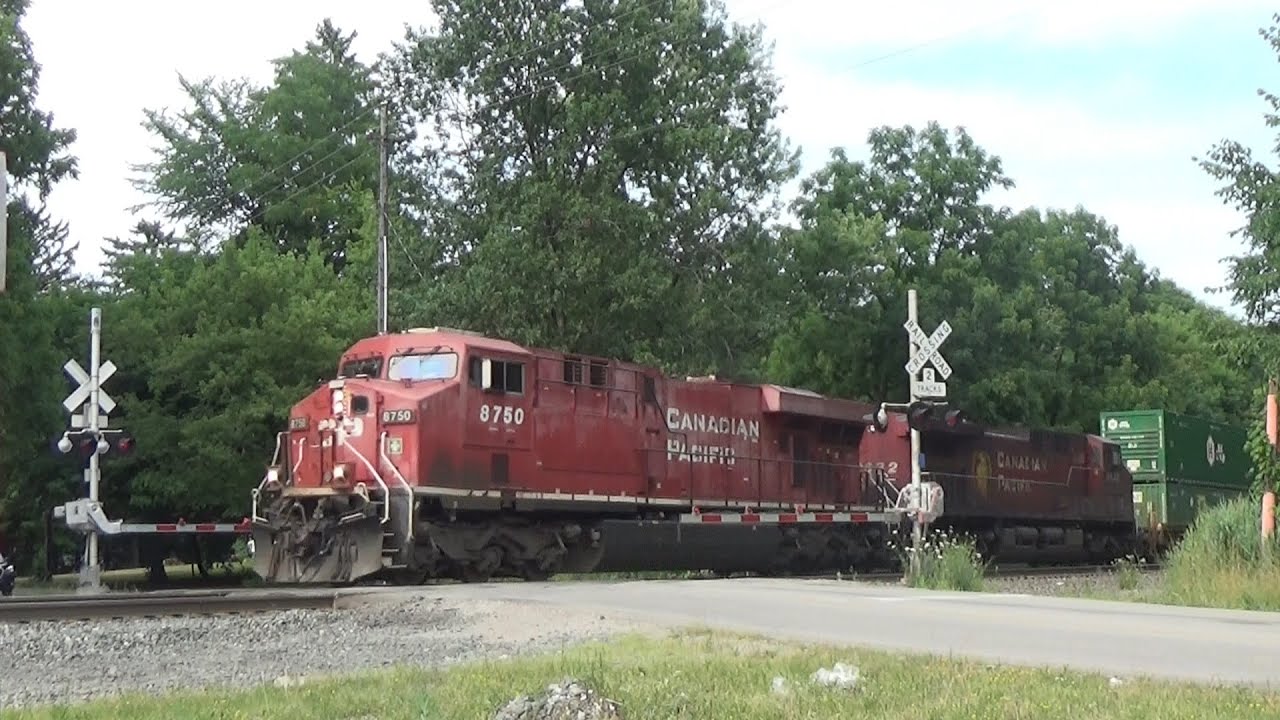 K3LA on CP ES44AC #8750 with CP AC4400CW #8632 - CSX Combined ...