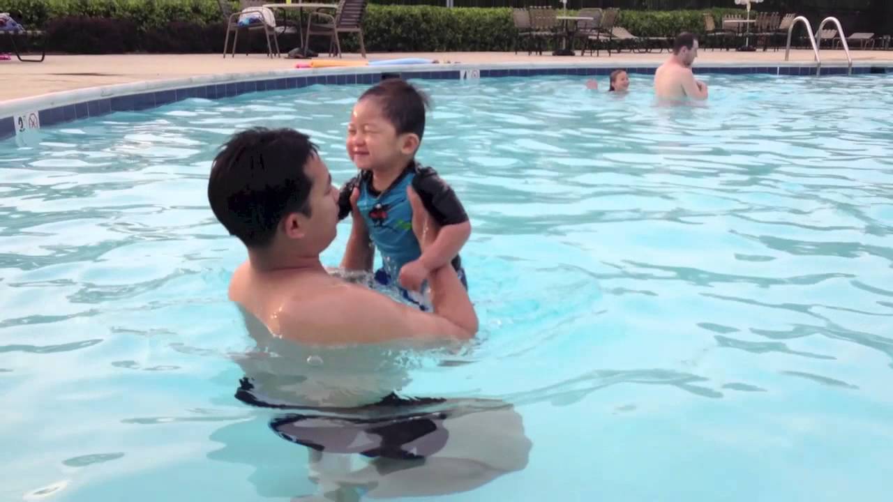 Sam Swimming Lessons @ 20months - YouTube