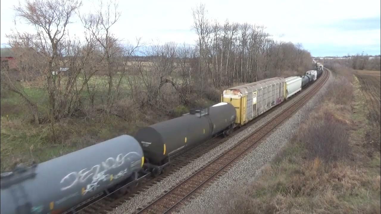 BNSF 9223 West - Reeseville, WI - YouTube