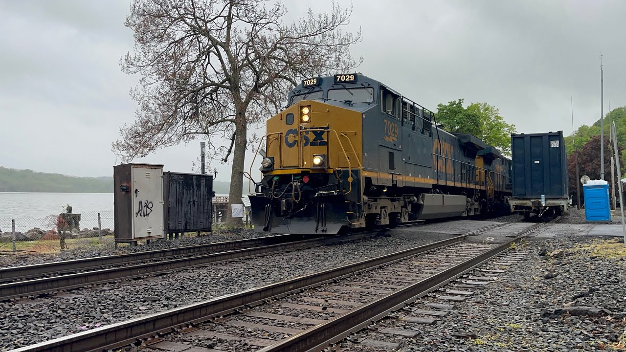 Railfaning at Milton train station - YouTube