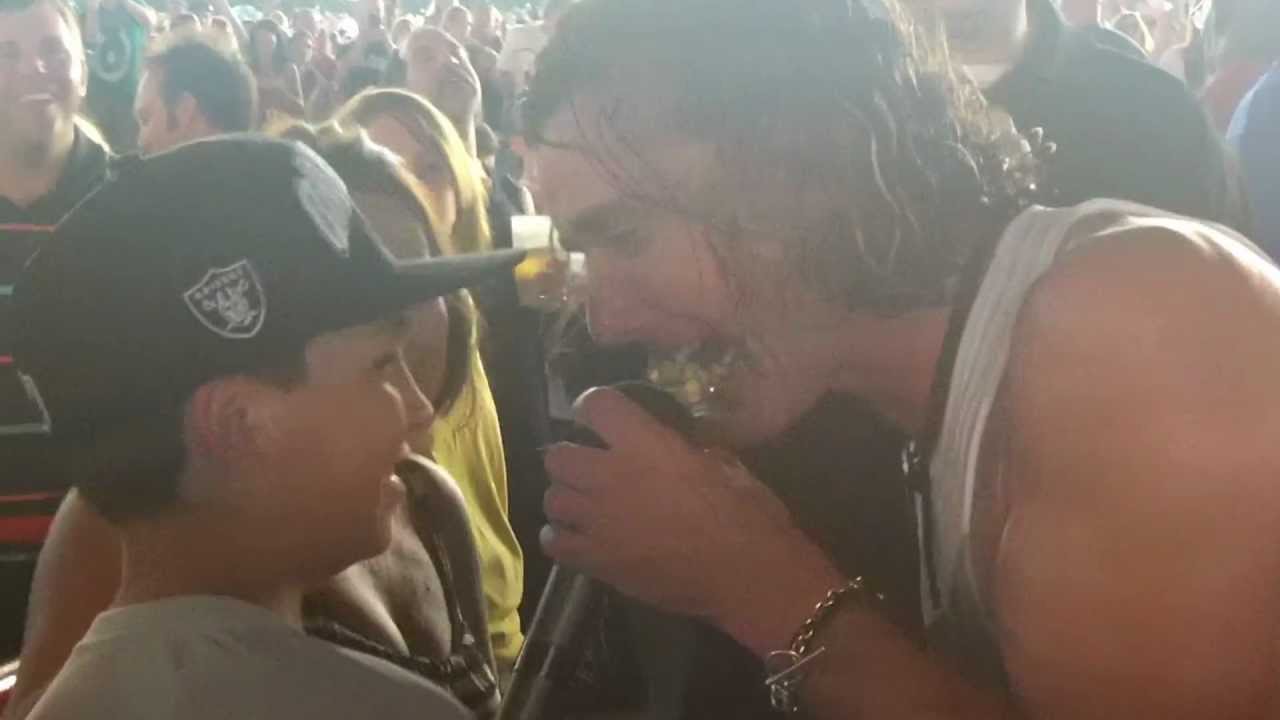 Bush Lead Singer Gavin Rossdale Sings to Fernando - YouTube