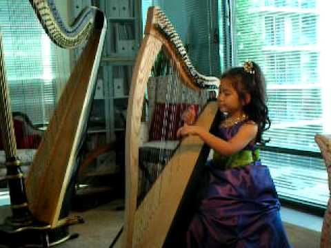 Isabel playing Amazing Grace with harp. (하프연주) - YouTube