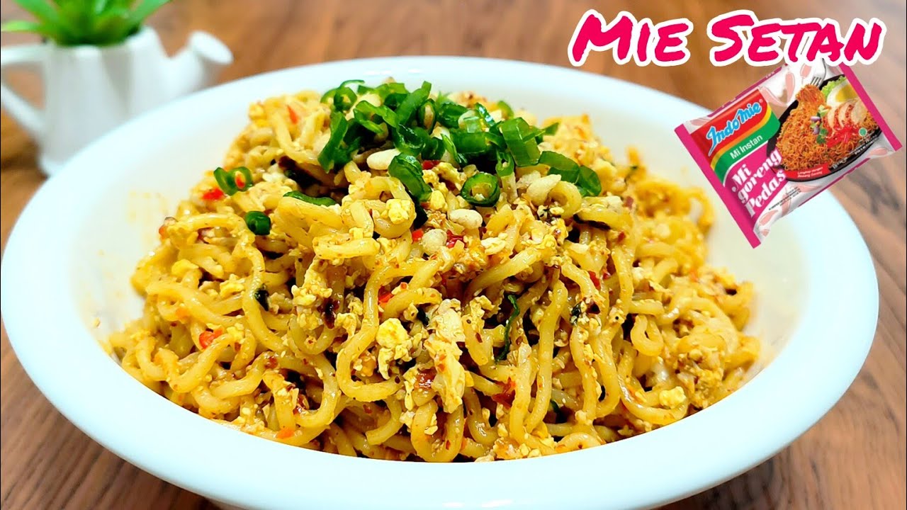 RESEP MIE SETAN PEDAS GURIH ALA INDOMIE - YouTube