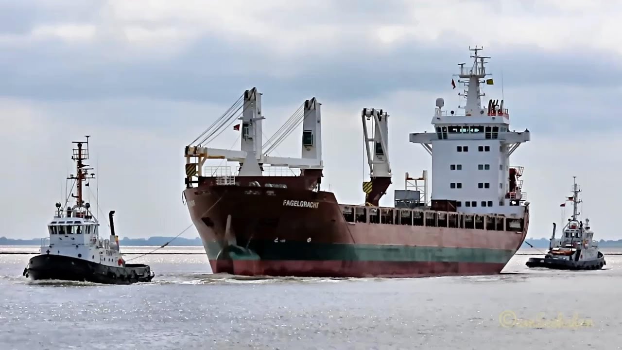Ankunft Seeschiff FAGELGRACHT + Schlepper inbound geared cargo seaship ...