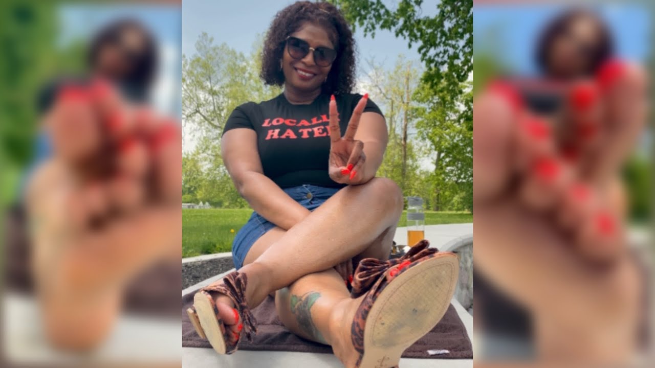 Interviewing a Cashier About Her Soles 116/2| Public Feet Interview ...