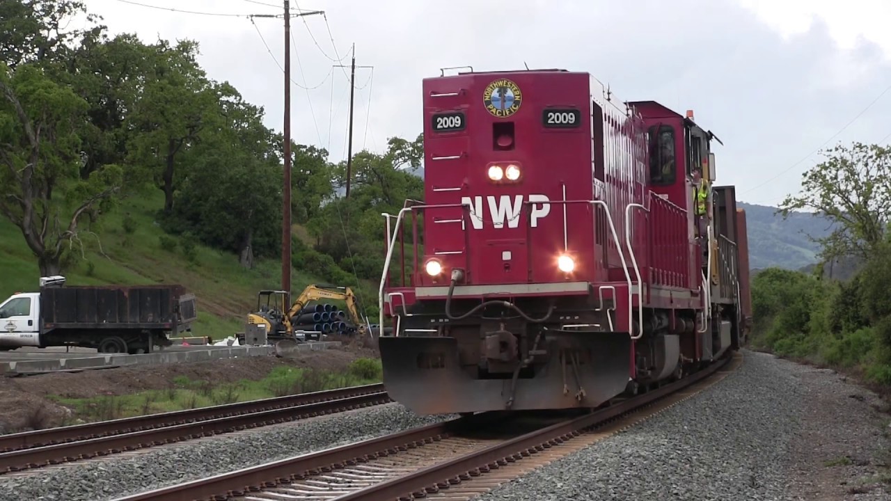 NorthWestern Pacific: Rare Daytime Run To Windsor, Horn Battles, and ...