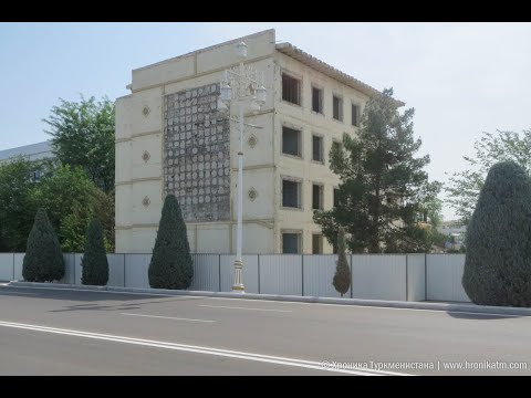 В Ашхабаде продолжают сносить старые панельные дома, расположенные перед новым отелем & Туркменистан