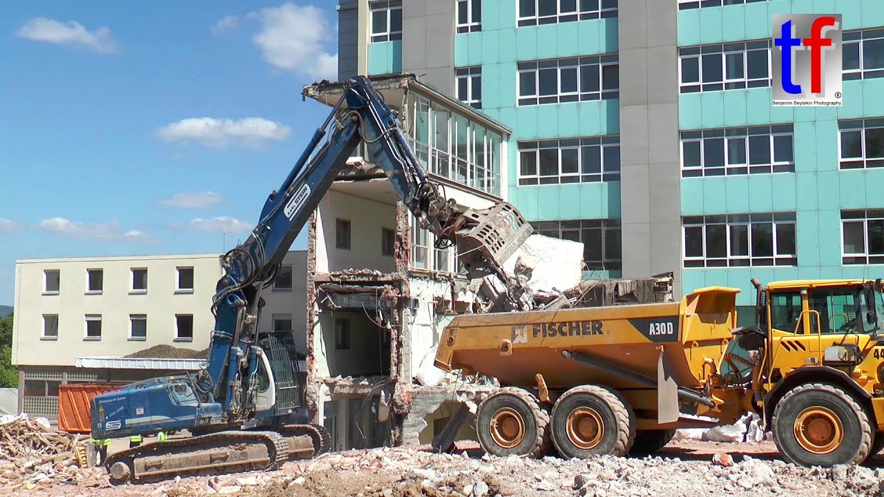 Liebherr R 934C & Volvo A30D / Abbruch Kreiskrankenhaus Backnang ...