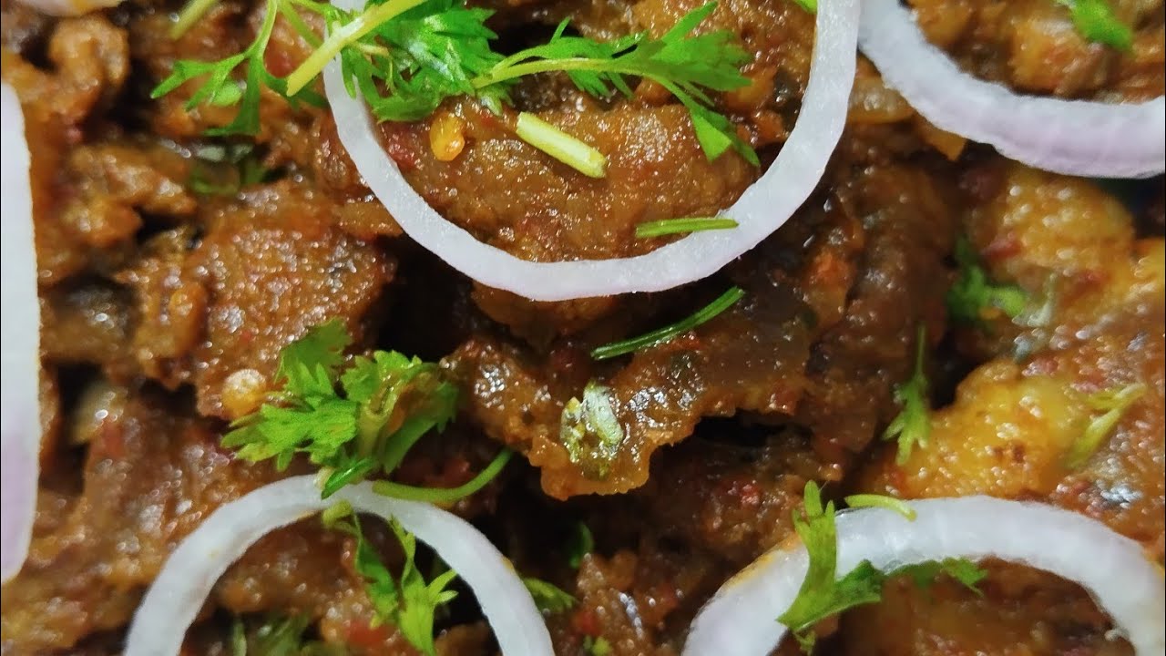 Spicy Flattened Beef Meat Recipe || Bade ke Gosht ki Teekhi Phaal ki ...