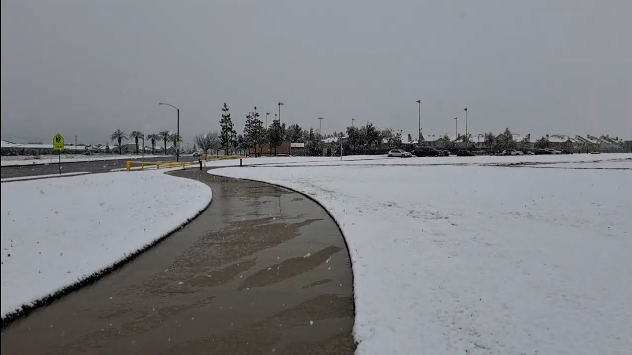 FONTANA CALIFORNIA GETS SNOW ️ 02/25/2023 - YouTube