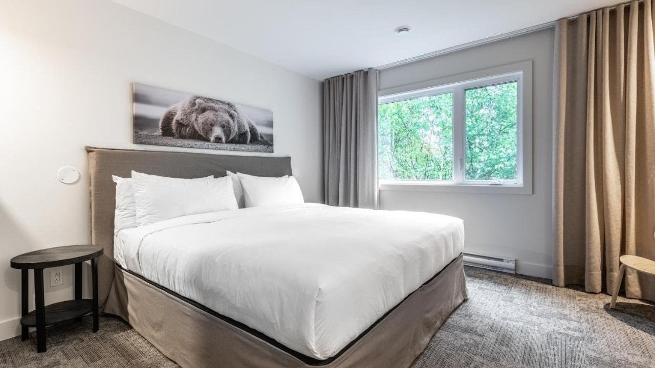 Suites du Lac Moore, Mont-Tremblant, Canada - YouTube