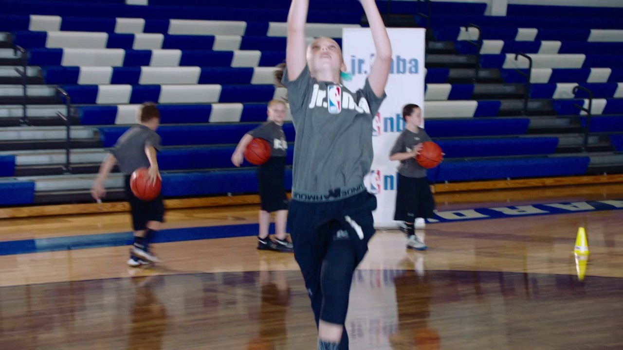 Backdoor Cut Layup Drill - YouTube