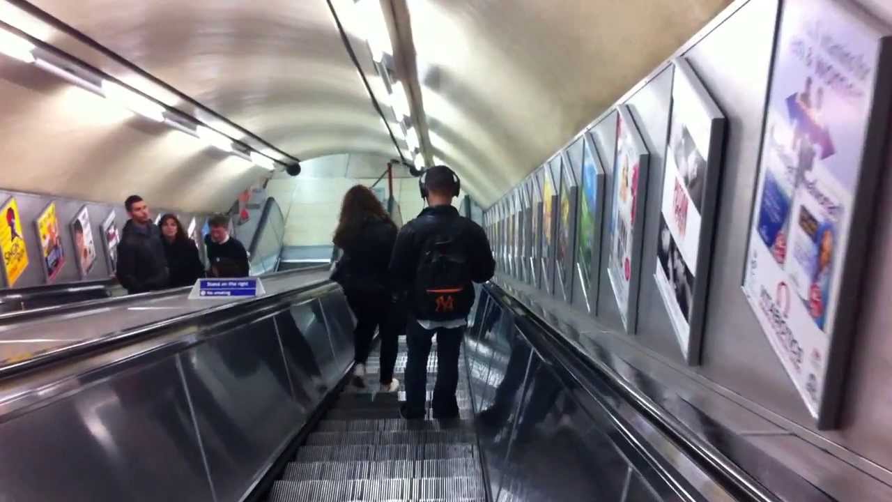 Baker Street Station Bakerloo Line South Bound - YouTube