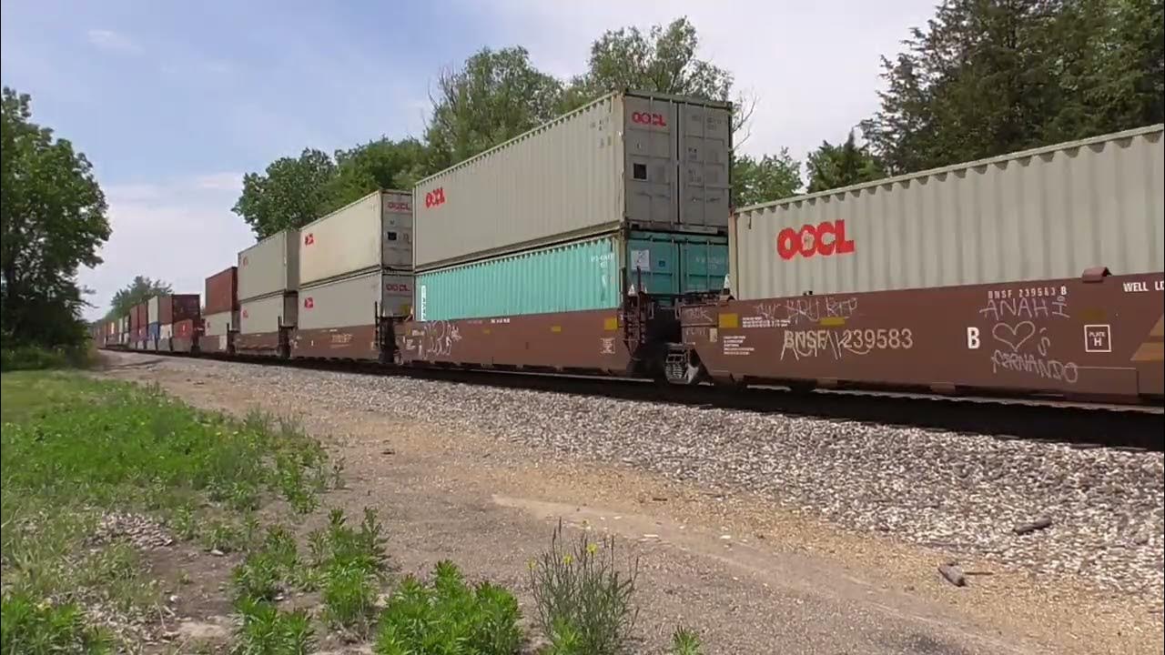 BNSF 6784 East at 5th Ave, in Coal City, Il - YouTube