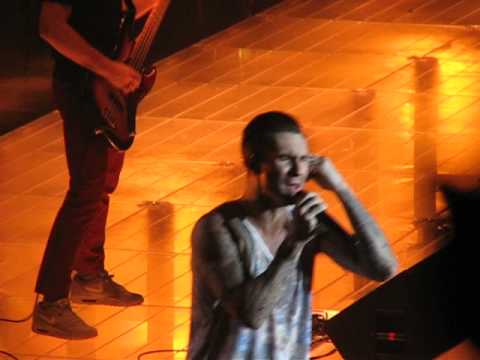 Payphone Adam Levine Maroon5 United Center Chicago 3-19-15 - YouTube