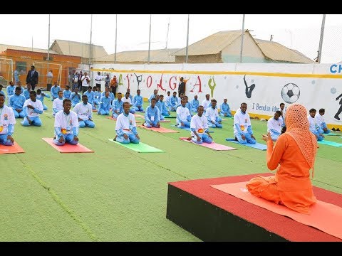 Yoga iyo Somalida with SolaPortal