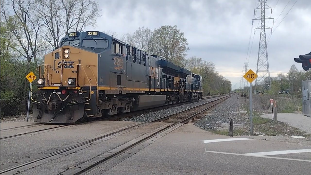 CSX ET44AC DUO light power on the CSX Detroit subdivision with a ...