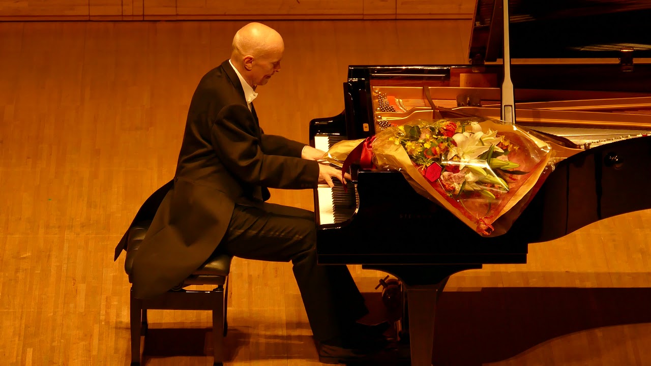 [Bi] Bagatelle without tonality / Liszt / Ronan Magill - YouTube