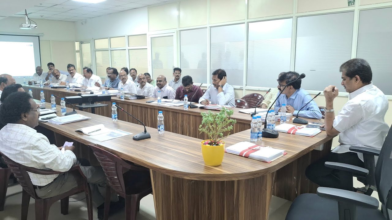 APMSIDC అధికారులతో సమీక్ష సమావేశం నిర్వహించిన APMSIDC చైర్మన్ శ్రీ ...