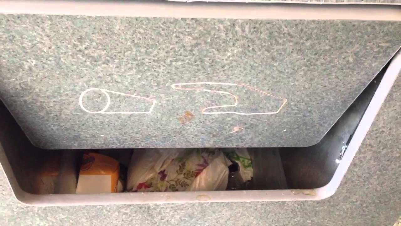 Talking Garbage Can in Vegas - YouTube