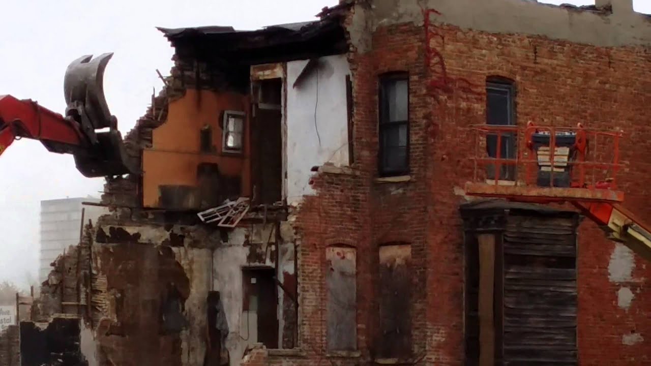 DEMOLISHING ANOTHER CHICAGO BUILDING - YouTube