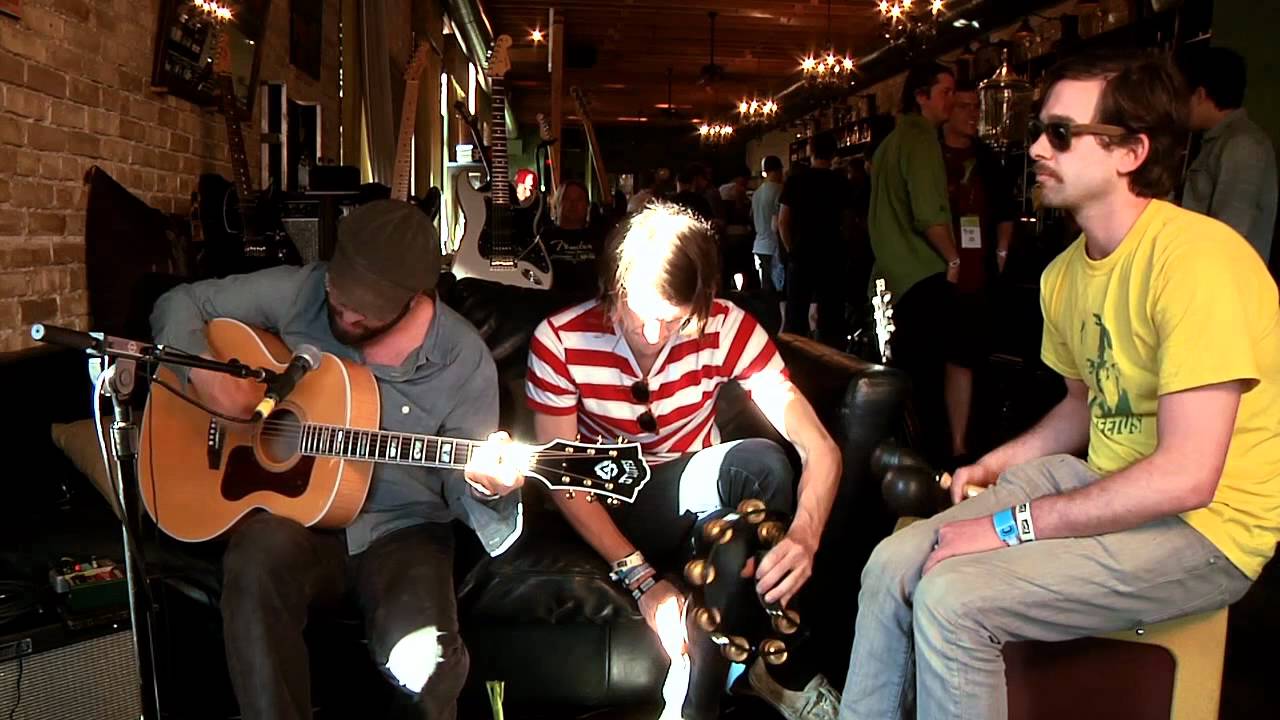 Guild Lounge: The Black Angels Perform "Been Strugglin" - YouTube
