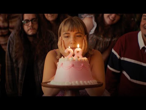 Beach Bunny - Clueless (Official Music Video)