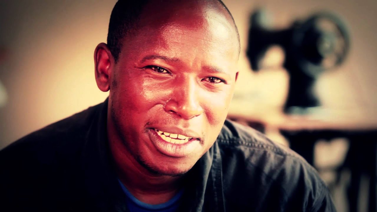 Emmanuel, the Rwandan shoemaker - YouTube