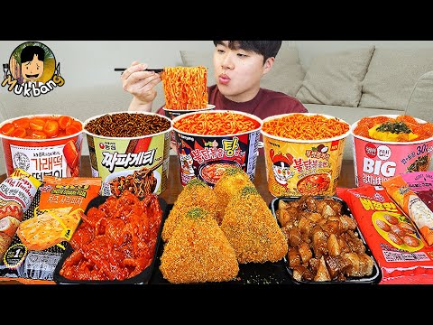 ASMR MUKBANG market, baharatlı Ramen & sosisli sandviç & gimbap & Tteokbokki !! Kore mağazası
