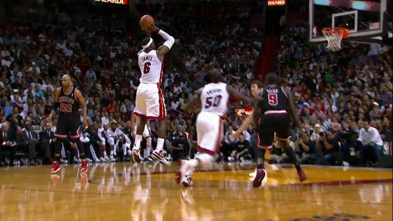 LeBron James Torches the Bulls for 27 - YouTube