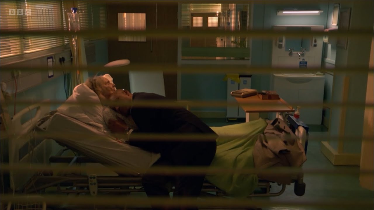 EastEnders 11/04/24: Gloria Knight Dies - YouTube