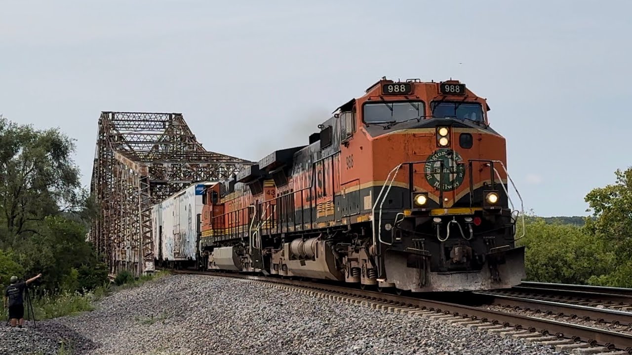 Lemont Railfanning - YouTube