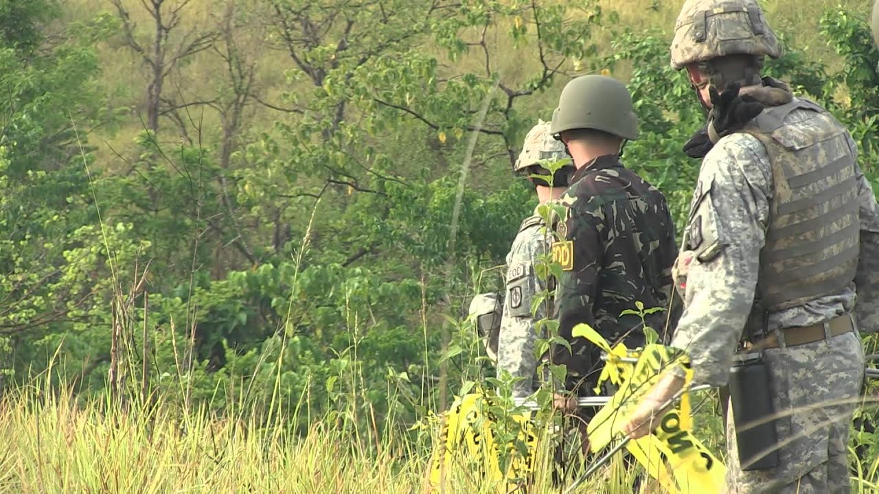 EOD Range Clearance Balikatan 2014 - YouTube