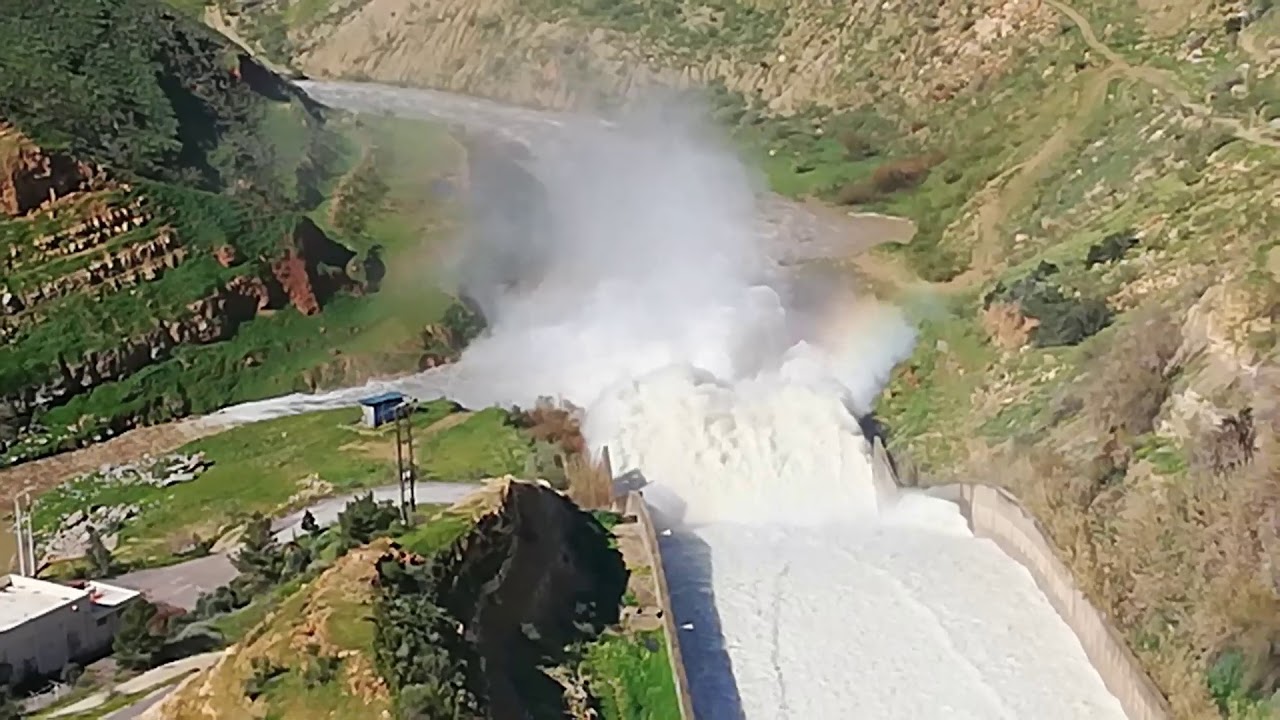 Watch the opening gate of King Talal Dam - YouTube