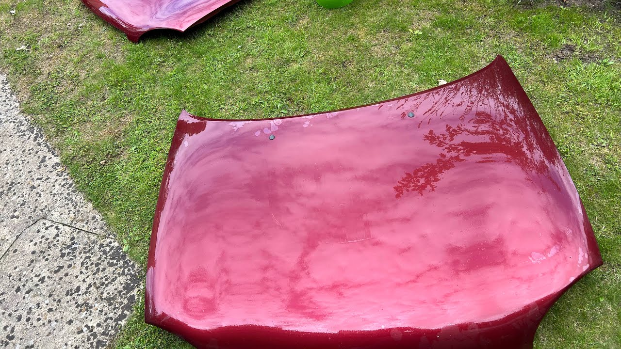 Changing the 1993 Corsa B bonnet for a 1999 scrap one all on my own ...