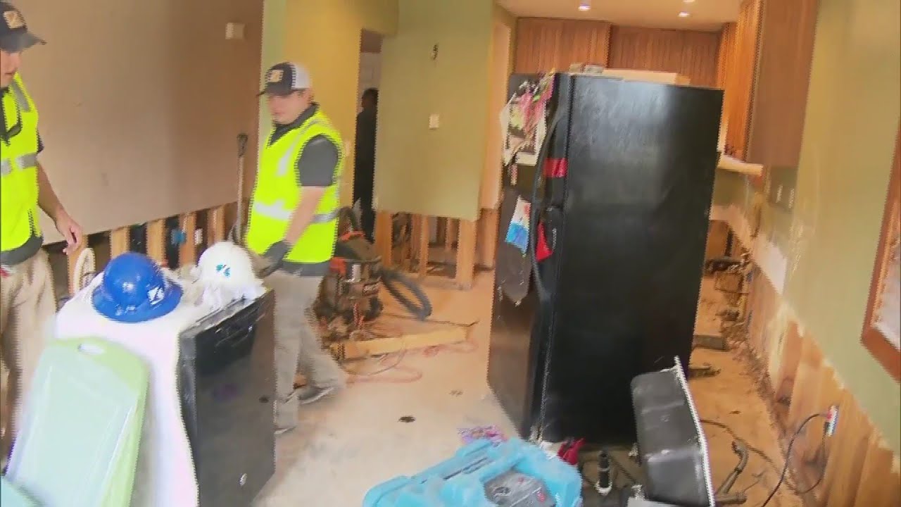 911 Dispatcher 'Completely Overwhelmed' After Mud Fills Her Home - YouTube