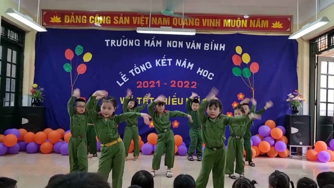 Bác đang cùng chúng cháu hành quân - Lớp 5A1 Trường MN Văn Bình - YouTube