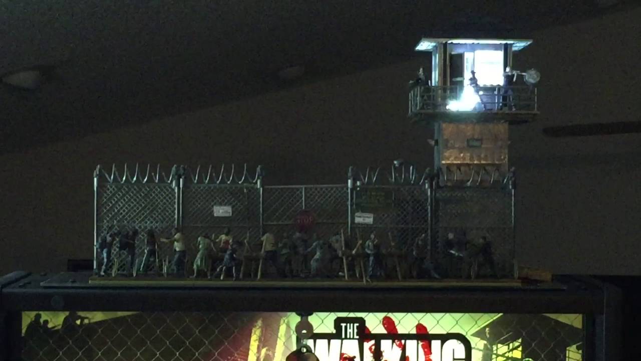 Stern Walking Dead Premium Home Made Topper in Action (TWD) - YouTube