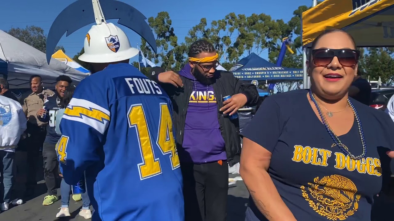 Chargers vs Vikings tailgate ,we surprise our friend - YouTube