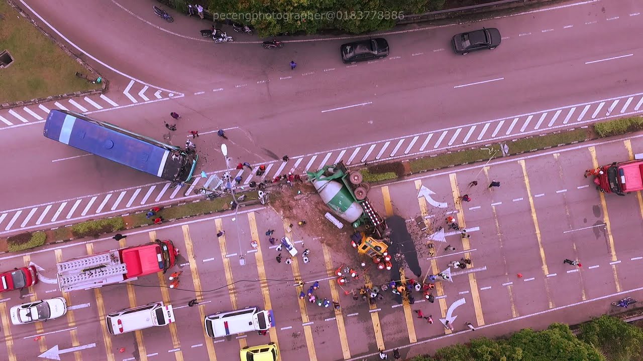 kemalangan Di Simpang Empat highway Port Dickson - YouTube