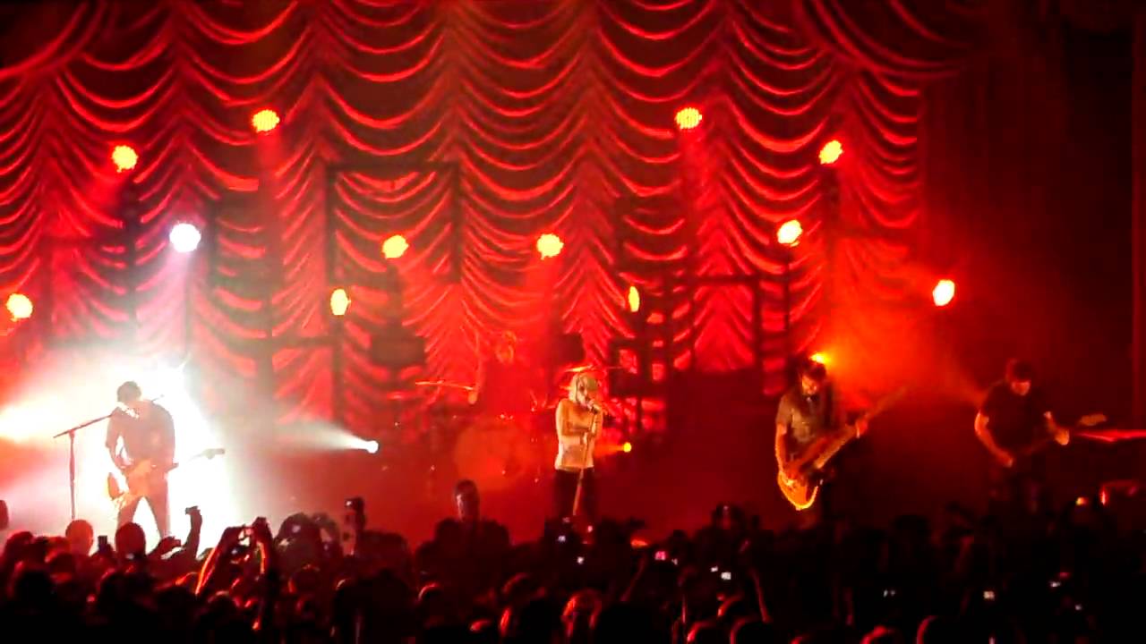 Paramore "Decode" Live - YouTube
