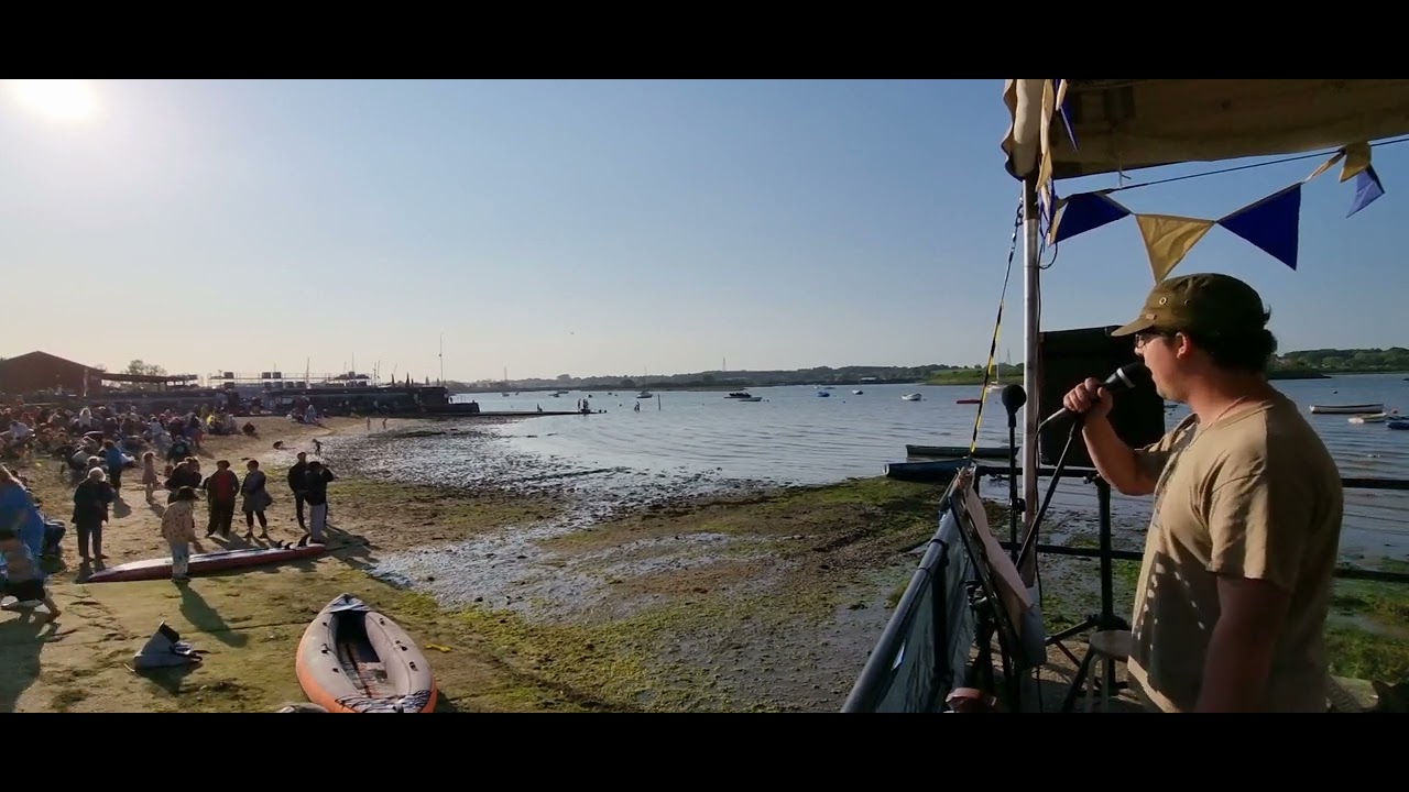 2023-05-27 Manningtree Mermaid Beach Picnic - No diggity (cover) - YouTube