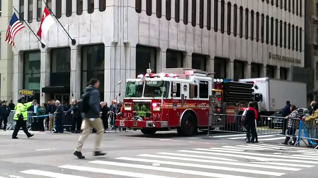 FDNY Engine 65 "The Midtown Mob" Using A bell While Responding In ...