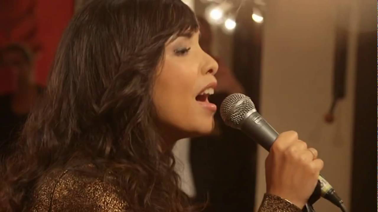 Indila - Dernière Danse - Live in Paris - YouTube