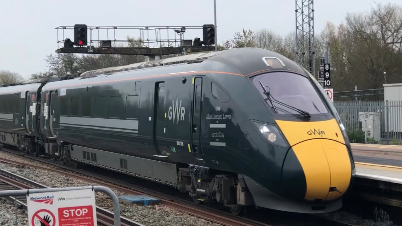 GWR Class 800 9 car unit arriving into Exeter St Davids 27/11/2022 ...