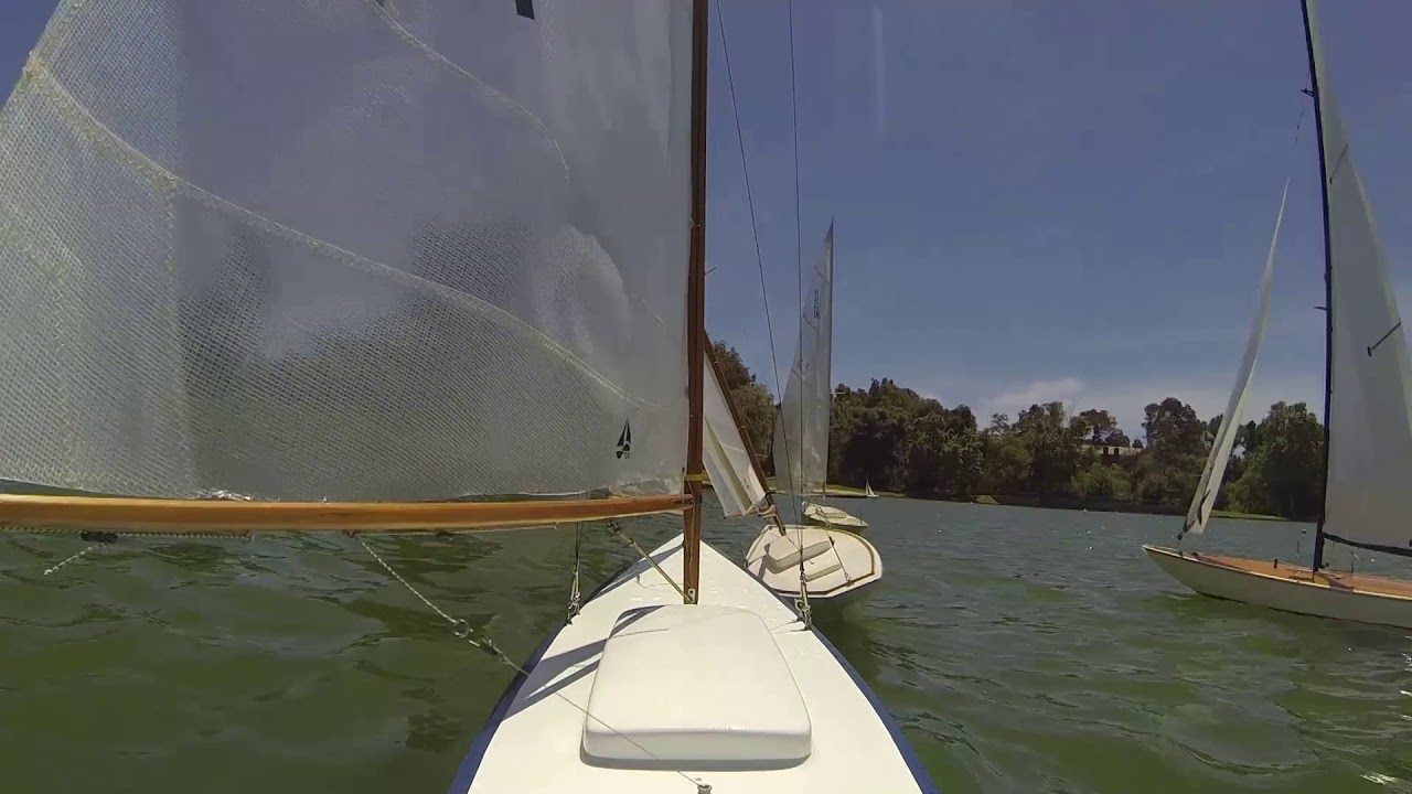 Newport 12s RC Sailboats at the Starting Line - YouTube