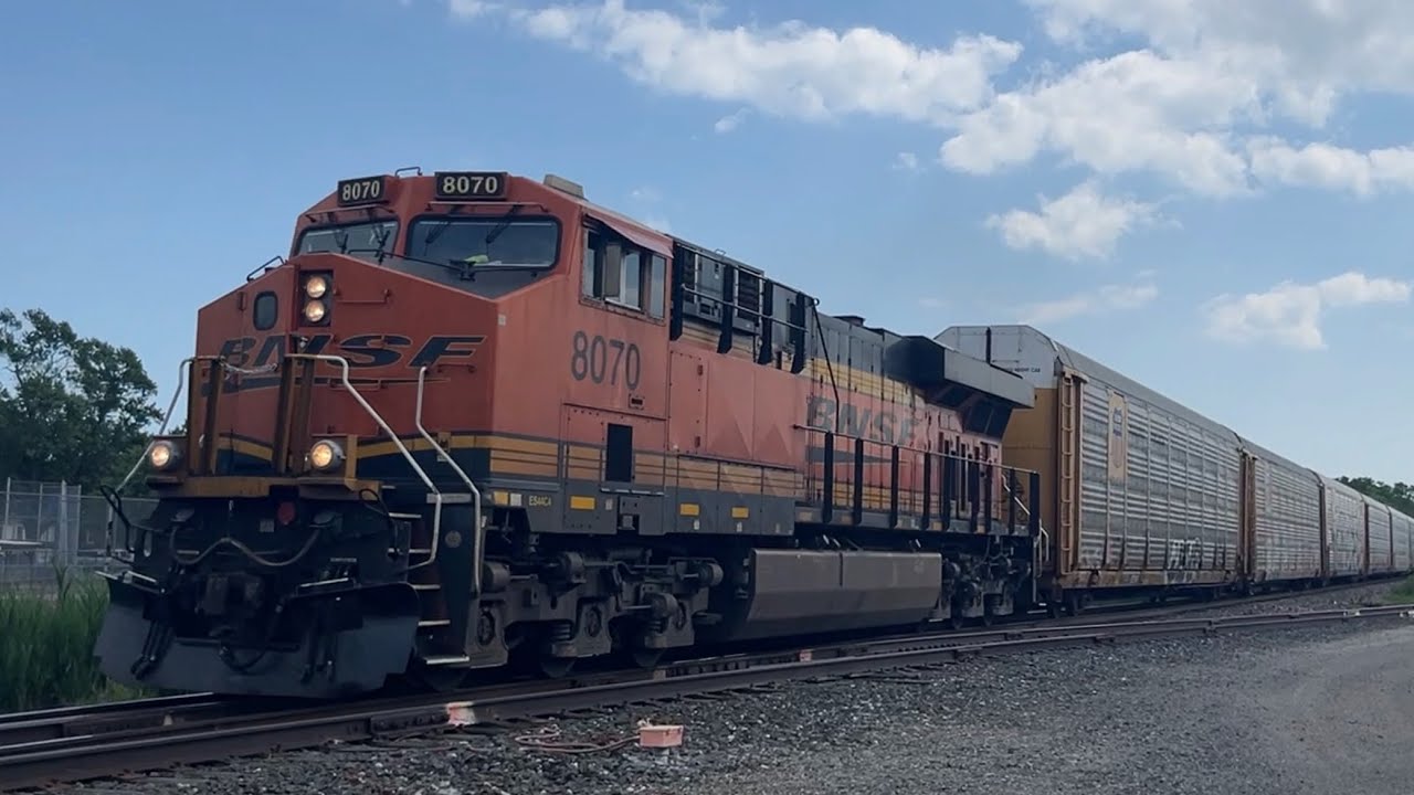 BNSF #8070 (ES44C4) leads NS 15E north through Trenton, MI (7/7/23) - YouTube