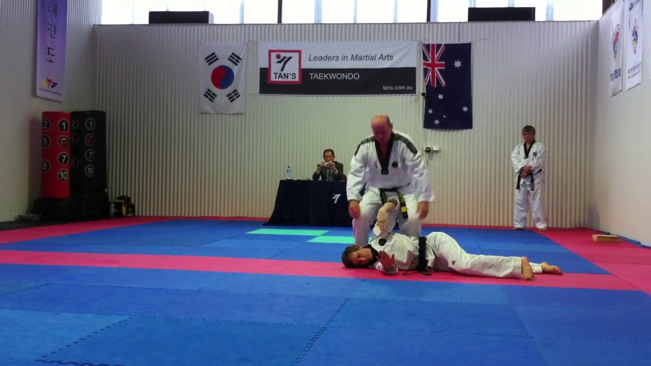 Self Defence - Master Bradley - Sun Bae - YouTube